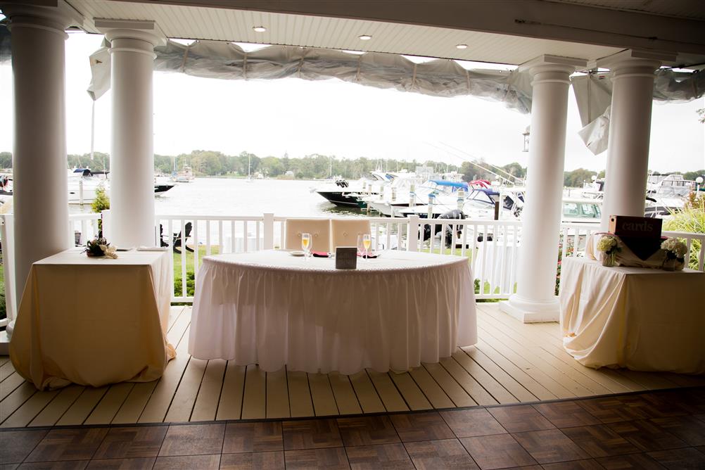 The Snapper Inn Waterfront Restaurant - Oakdale, NY