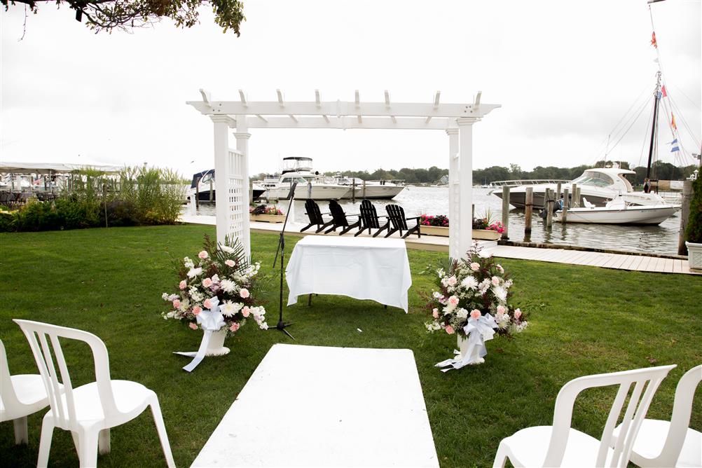 The Snapper Inn Waterfront Restaurant - Oakdale, NY